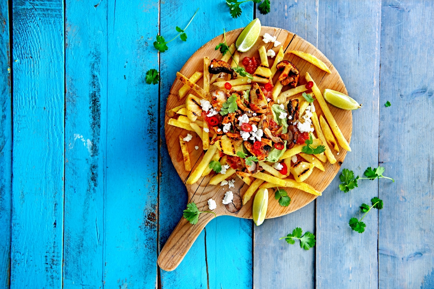 Loaded fries cu ciuperci al pastor | Rețete cu produse Aviko pentru ...